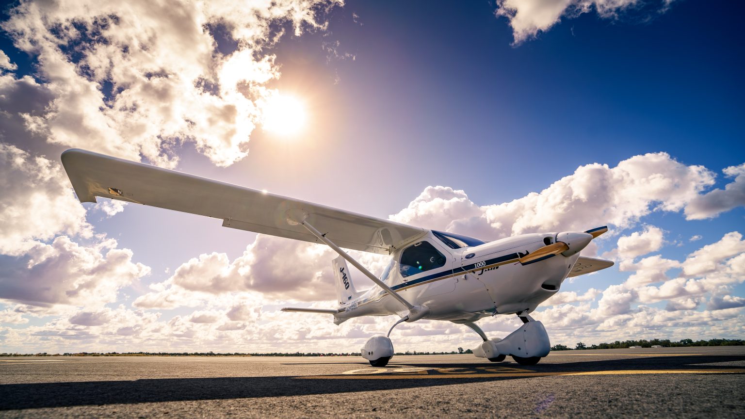 LITTLE JAY BEATS THE BIG BOYS - SportPilot